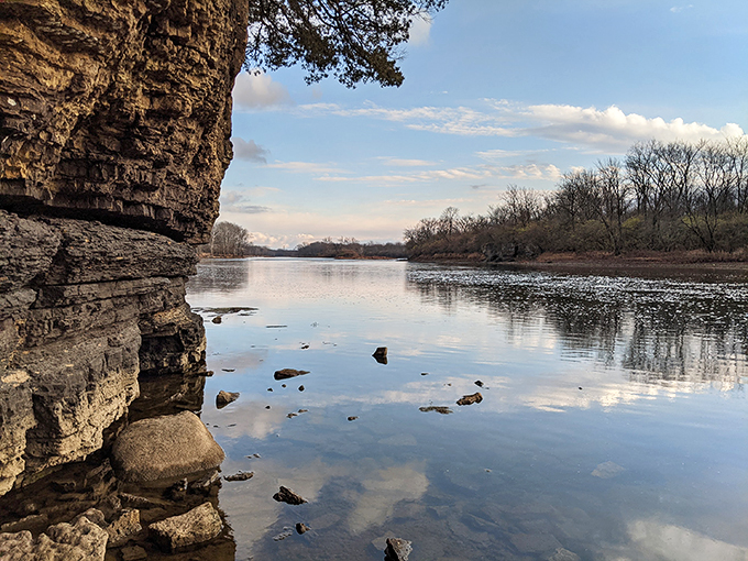 Limestone canyons that prove Illinois isn't all flatlands. It's like the Prairie State decided to add some vertical interest.