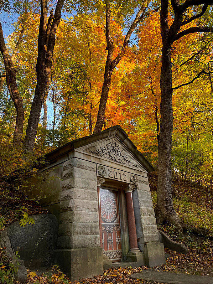 Resting places are so fancy, they make the Taj Mahal look like a garden shed.