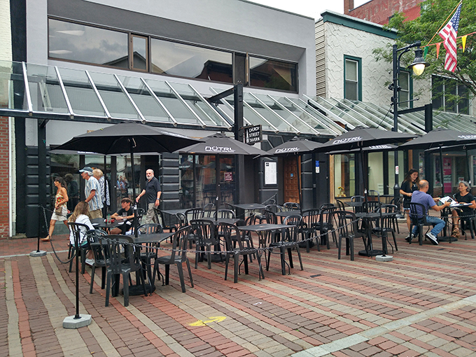 Alfresco dining at its finest! These outdoor seats are prime real estate for people-watching and fry-munching.