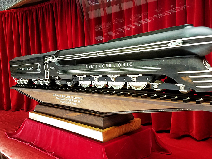 Sleek, streamlined, and seriously impressive! This Baltimore & Ohio beauty proves that even in wood, aerodynamics are everything.