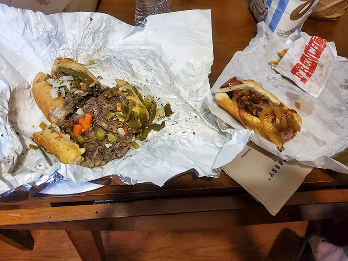 Two Chicago classics sharing one spotlight—like a delicious buddy comedy on a paper plate.