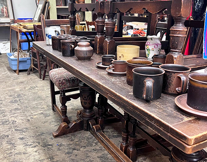 Mug shot of the century! These vintage vessels are ready to spill the tea on decades of cozy conversations and steamy gossip.