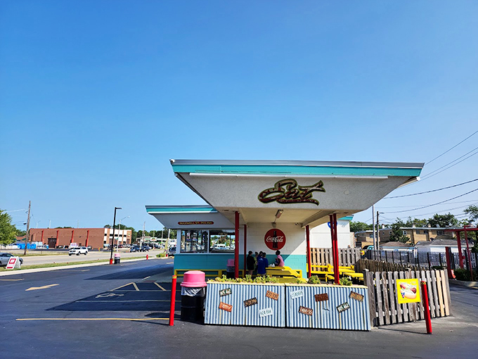 Where classic cars meet classic eats, creating the perfect backdrop for a slice of Americana.