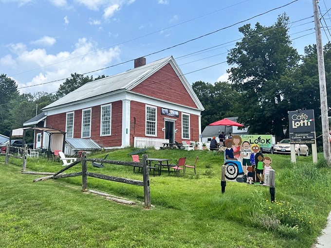 Alfresco bliss! Where the grass is always greener, especially when you're enjoying a Caf&eacute; Lotti treat outside.