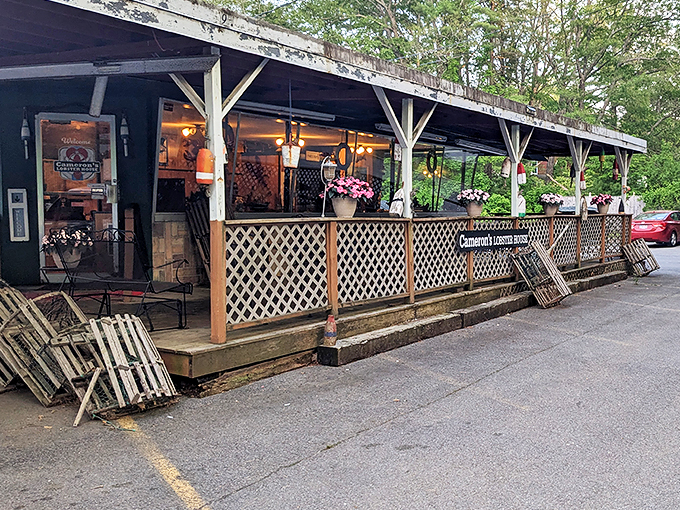 Outdoor dining with a side of charm. It's like your favorite patio and a lobster shack had a beautiful baby.