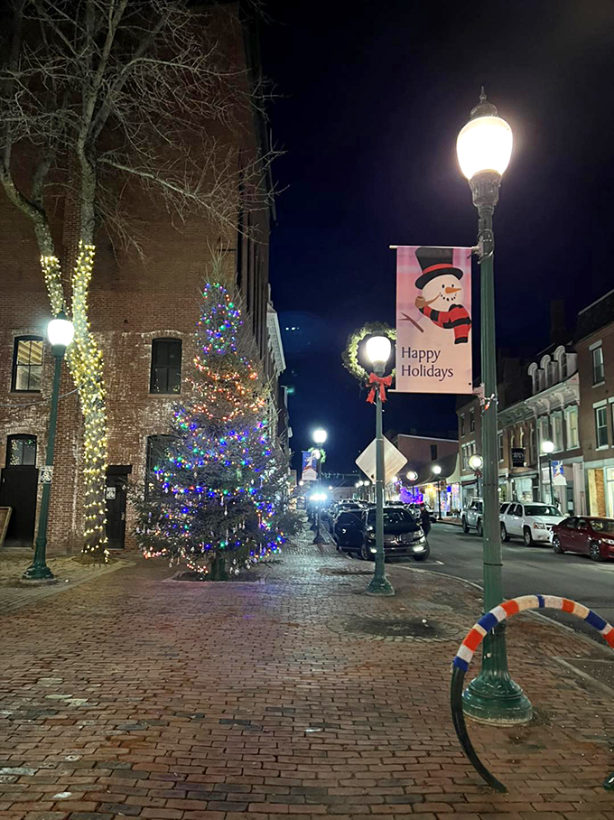 Deck the streets with boughs of holly! Gardiner's lamp posts dress up for the holidays, spreading cheer one twinkle at a time.