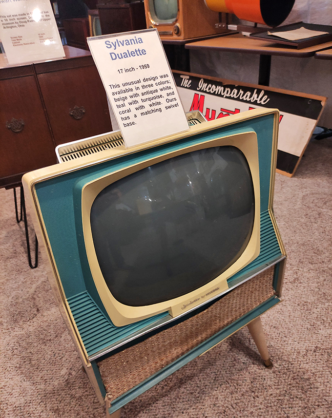 The Sylvania Dualette: part TV, part modern art. This 1959 beauty proves that mid-century design was groovy long before Austin Powers made it cool again.