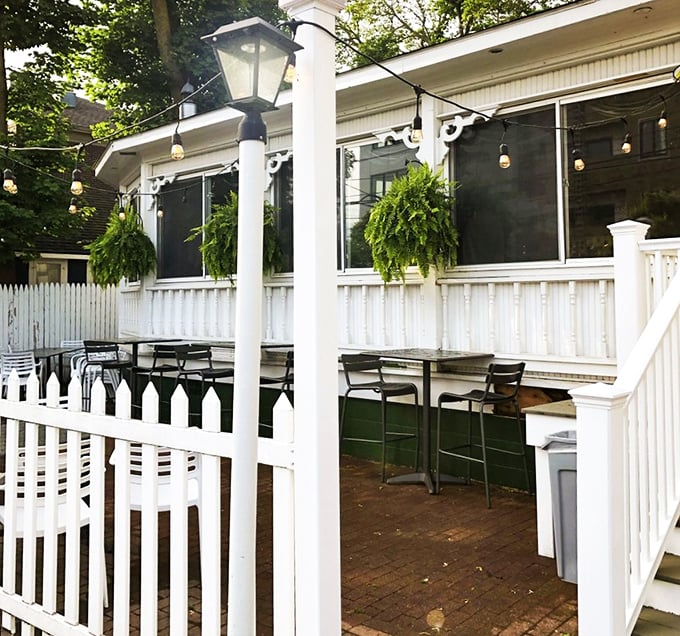 Dine al fresco at Sleder's, where the fresh air pairs perfectly with fresh eats. It's like a picnic, but with better food and no ants!