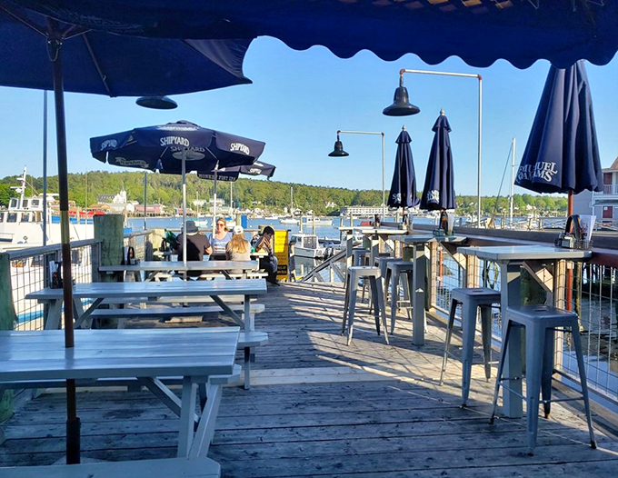 Dine with a view that's more captivating than a mermaid's serenade. This deck serves up panoramic harbor vistas with a side of salt-kissed breezes.