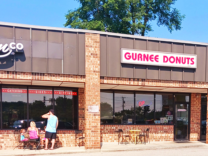 Al fresco feasting, donut-style. These outdoor tables are prime real estate for people-watching and pastry-munching.