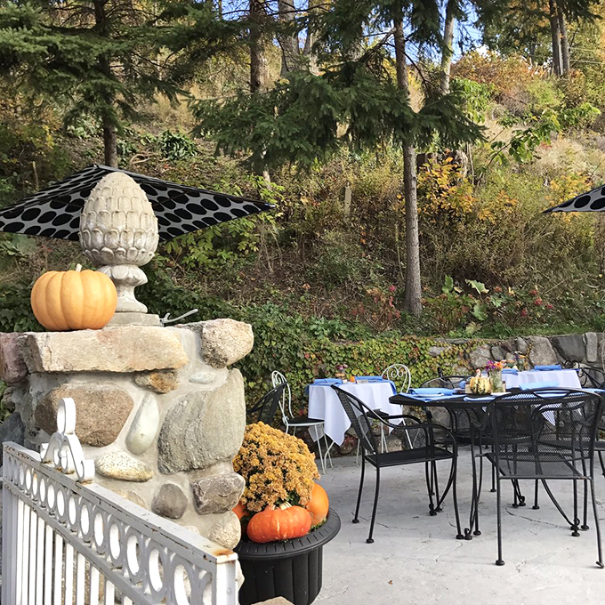 Alfresco elegance meets autumn charm. This outdoor oasis is where pumpkin spice dreams and breakfast wishes come true.