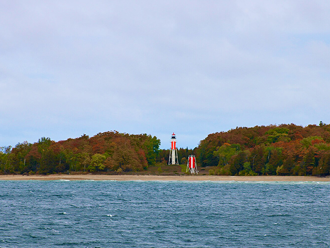 Plum Island Range Lights: The Batman and Robin of maritime safety. These 1896 twins prove two lights are better than one. 