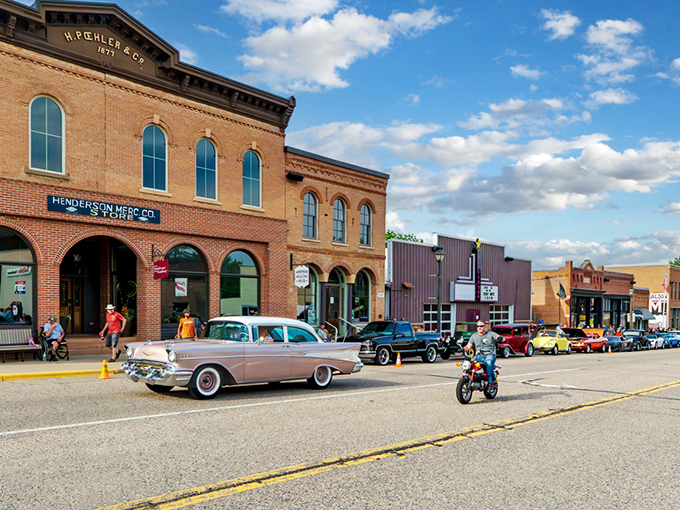 Vintage storefronts and river vistas &ndash; Henderson's got that small-town movie set vibe, minus the Hollywood price tag. 