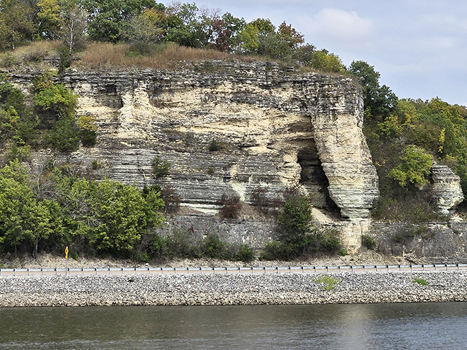 Views of the mighty Mississippi that'll have you humming "Old Man River" before you know it. A showboat not required for full effect.
