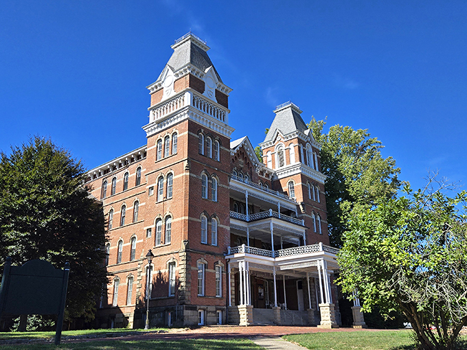 Kennedy Museum of Art: Where culture and education shake hands in a building that's an artwork itself.