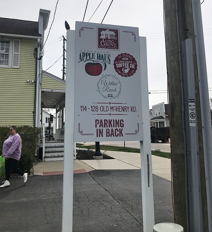 Follow the apple-brick road! This sign points the way to fruity nirvana.