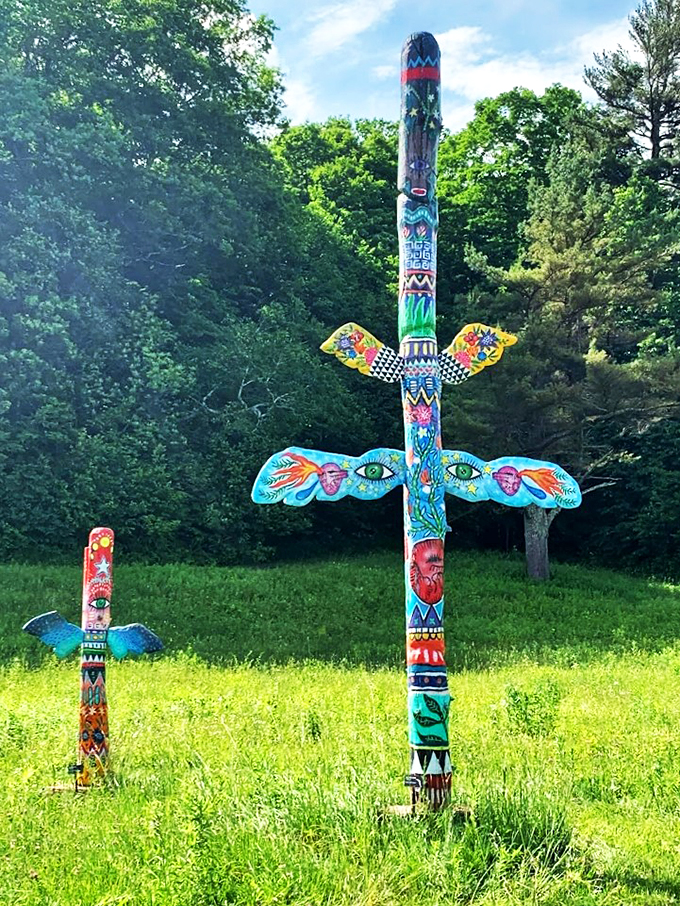 These vibrant pillars are like a psychedelic version of your grandma's charm bracelet. Groovy, baby!