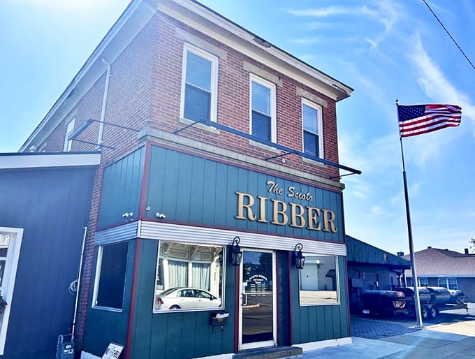 Small-town charm, big-time flavor! The Scioto Ribber stands proud, a beacon of hope for hungry travelers and locals alike.