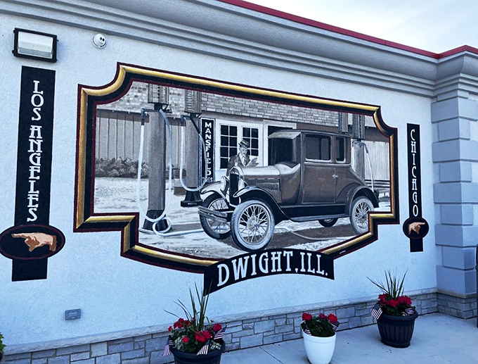 Los Angeles to Chicago in one mural&mdash;this vintage car scene captures the spirit of Route 66's glory days.