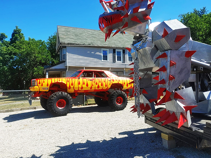 "Who says you can't teach an old truck new tricks?" This metallic mutt gives a whole new meaning to the term "watch dog."