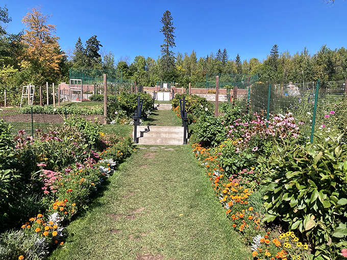 Green thumbs unite! This meticulously manicured garden puts even the most ambitious HGTV makeovers to shame.