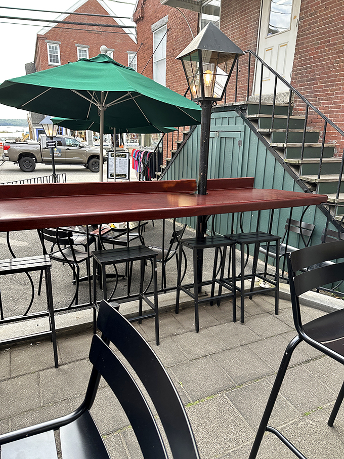 Al fresco feasting with a side of people-watching! These outdoor seats offer front-row tickets to the charming Damariscotta street scene.