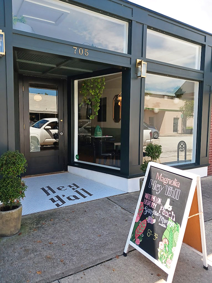 Close Up The "Hey Y'all" doormat and artful signage offer the kind of welcome that makes Northern transplants feel right at home.