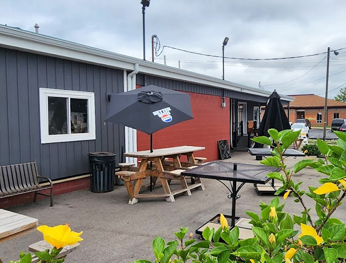 Picnic table paradise! Enjoy your smoky feast in the fresh air, surrounded by the quaint charm of downtown Portsmouth.