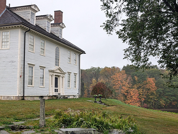 Jane Austen meets coastal Maine in this Georgian beauty. Mr. Darcy not included, but river views are!