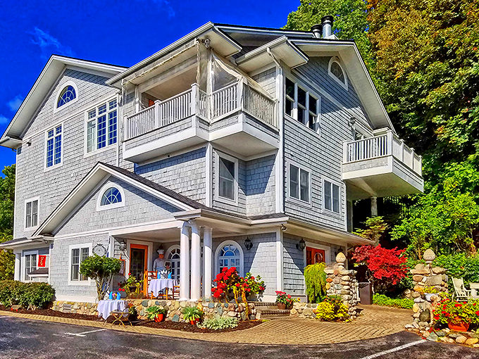 Grand finale: a three-story tribute to breakfast bliss. It's the Downton Abbey of diners, with a side of Midwest charm. 