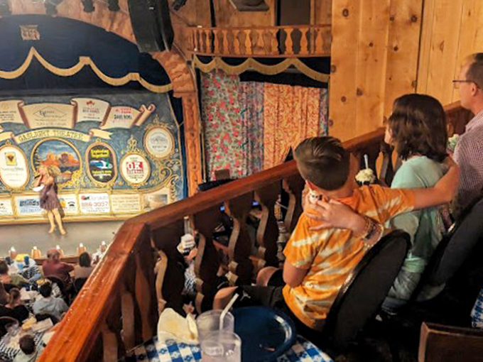 The stage comes alive with entertainment that transports diners to simpler times, when dinner and a show went hand-in-hand.