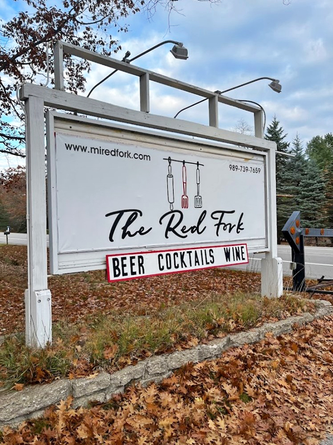 More than just a sign, it's an invitation to deliciousness. The Red Fork: where good food, great drinks, and unforgettable memories are always on the menu.
