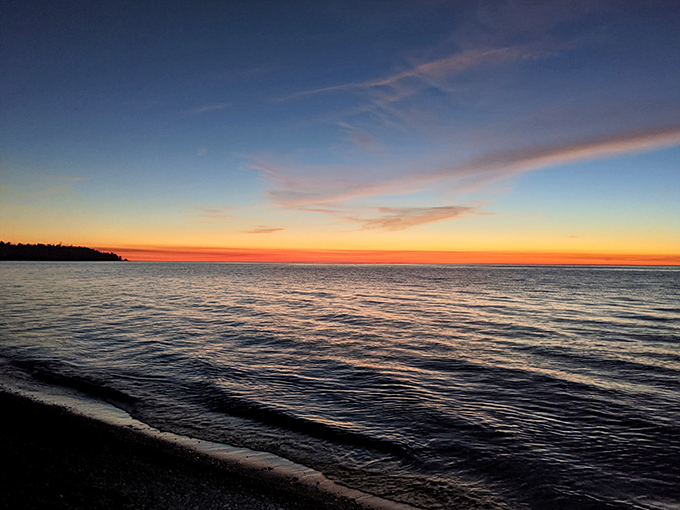 Sunset or nature's own lava lamp? Either way, this mesmerizing display is the perfect end to a day in paradise.
