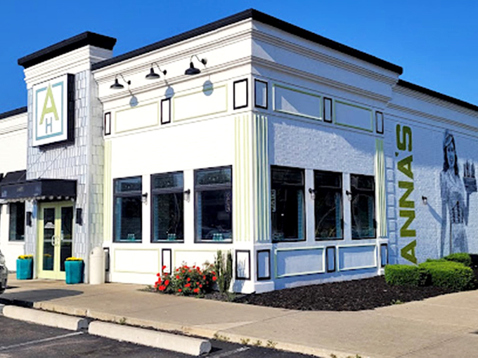 Anna's House: Where retro charm meets modern appetite. This Westland gem serves up nostalgia with a side of giant cinnamon rolls.