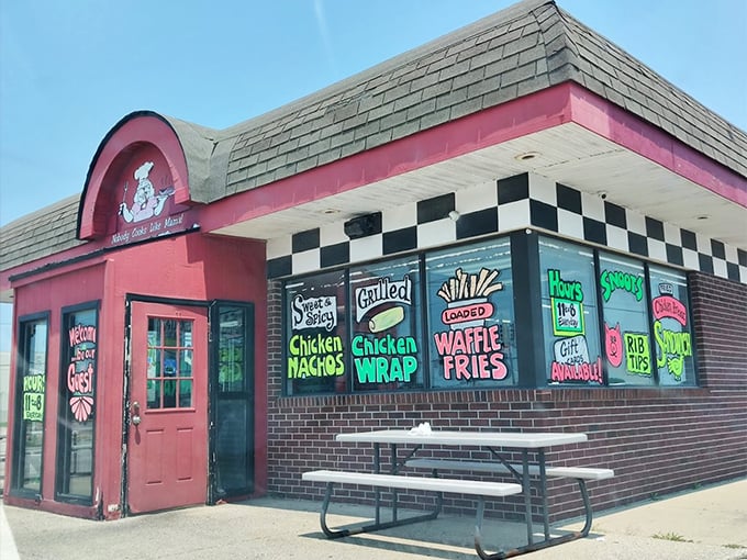 Welcome to flavor town! This pink-and-black diner on wheels serves up comfort food that'll make your grandma jealous.