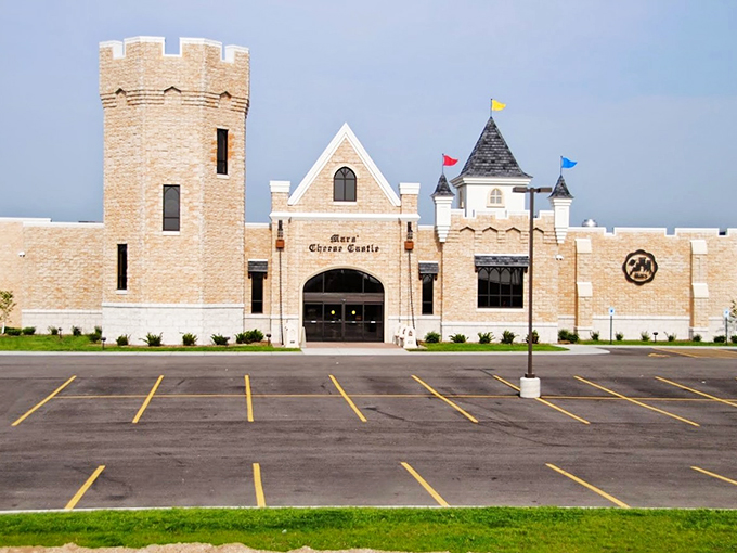 Cheese kingdom or medieval fortress? This dairy dreamland proves Wisconsin takes its curds seriously. Prepare for a gouda time!