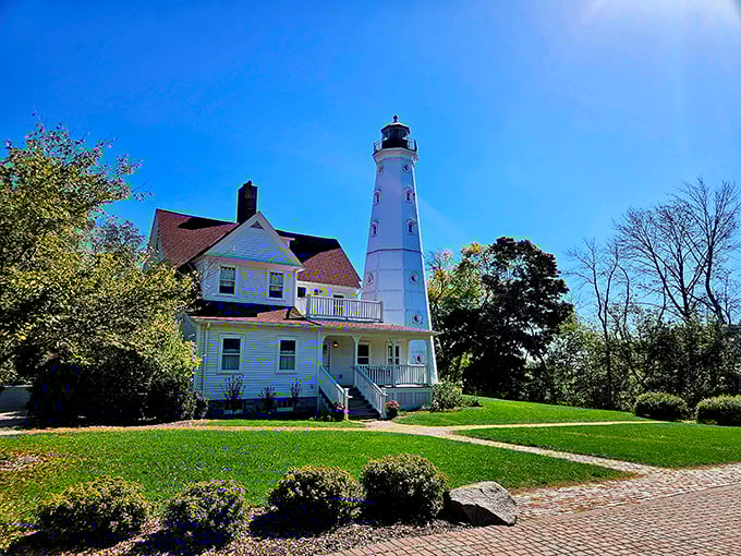 North Point Lighthouse: Where history meets Instagram. This 1888 beauty stands tall, inviting you to climb and conquer Milwaukee's skyline. 