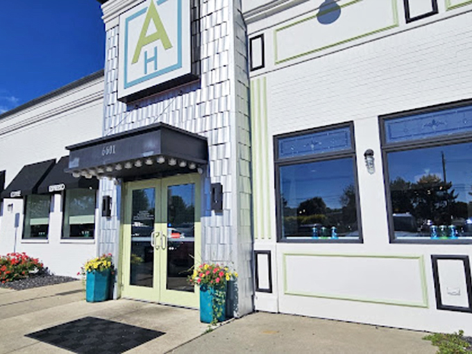 Teal accents and inviting windows? Anna's House is like the cool aunt of diners &ndash; stylish, but still knows how to make you feel at home.