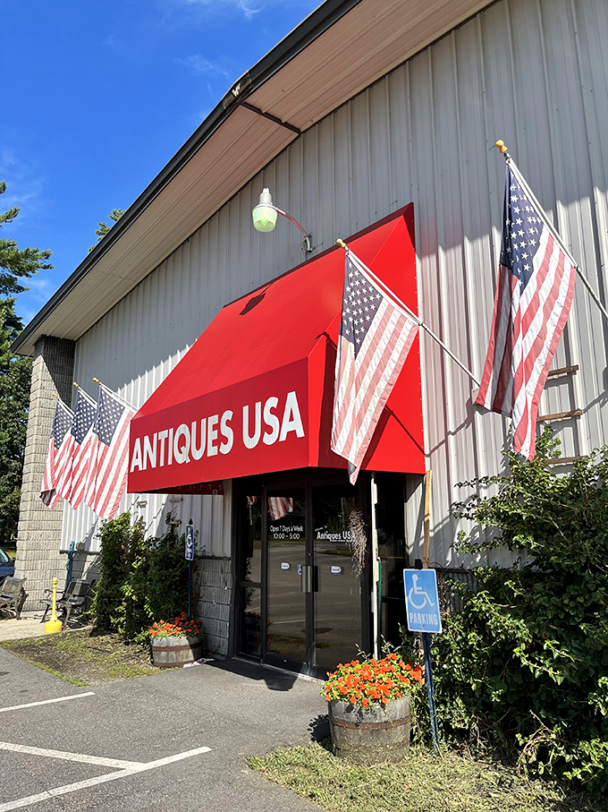 Red, white, and "ooh!" This star-spangled shop is like Uncle Sam's attic, bursting with nostalgic nuggets.