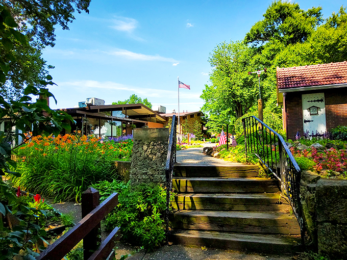 Step into a whittler's paradise! This wooden wonderland showcases Warther's intricate carvings, a testament to patience and precision.