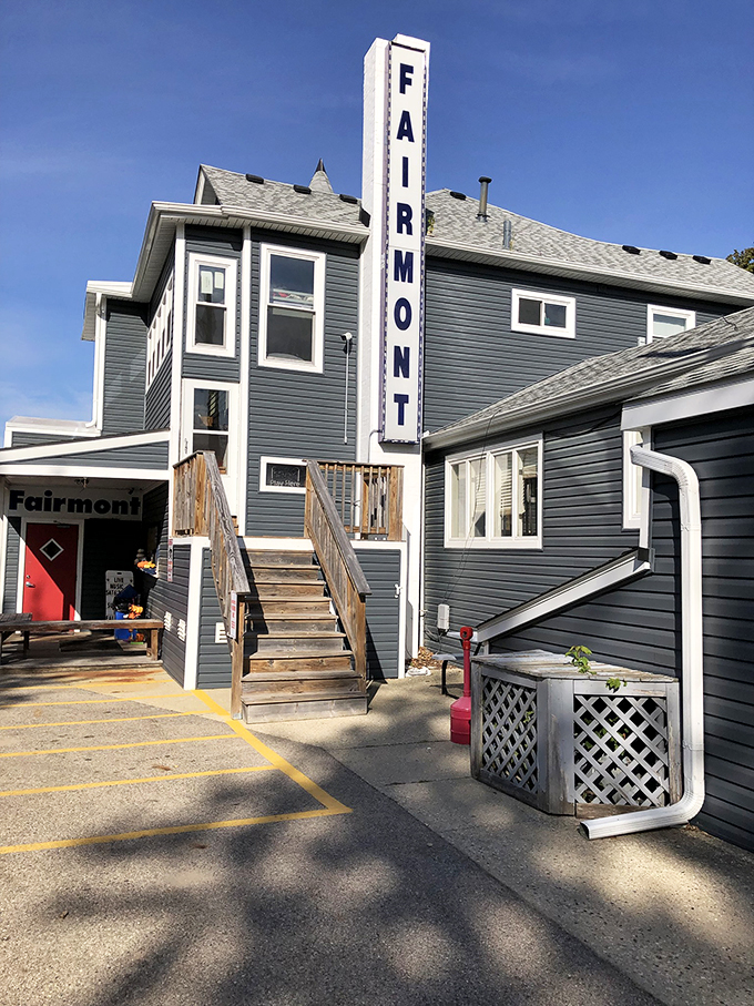 Who needs a cruise when you've got this? Fairmont's lakeside charm turns every meal into a mini-vacation for your taste buds. Photo credit: Fairmont Shores