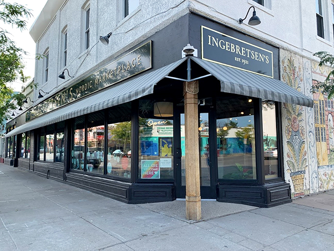 Uff da! This Nordic wonderland has been serving up slices of the old country since 1921. It's like ABBA for your taste buds!