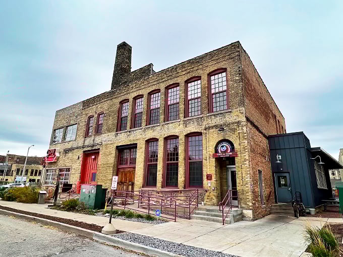 Forget the Louvre, this is where the real head-turners are! A quirky collection that'll have you bobbing with excitement.