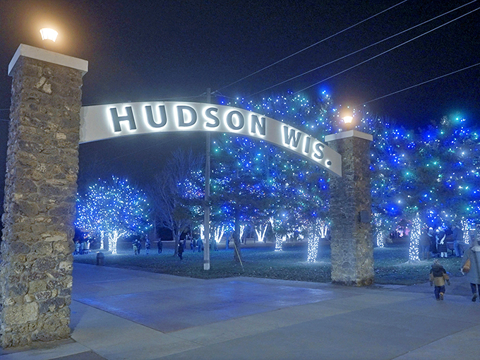 Who needs a red carpet when you've got a blue-lit wonderland? Hudson's entrance is so dazzling, you'll wonder if you've stumbled into a real-life screensaver.