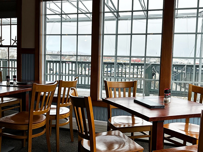 Starfish decorations and wall-to-wall windows create the perfect backdrop for watching boats drift by while savoring Maine's finest seafood.