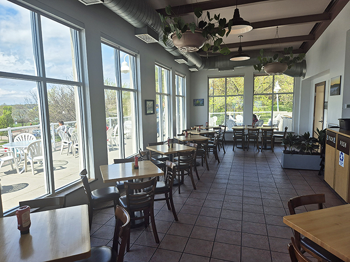 Sunshine and sustenance! This airy dining room serves up panoramic vistas alongside your meal - talk about food with a view! 