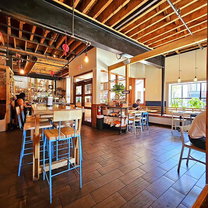 Step into a time machine that's part rustic charm, part modern chic. It's like your cool aunt's loft got a Chinese makeover!