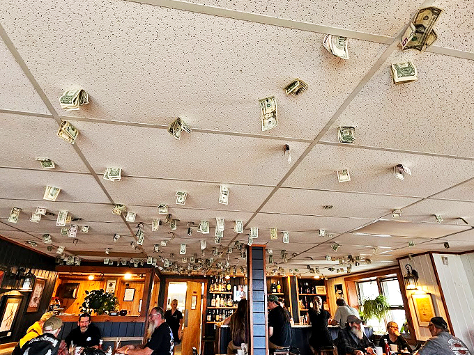 Money doesn't grow on trees, but at The Junction, it sprouts on the ceiling! This quirky decor turns every meal into a treasure hunt for the eyes.