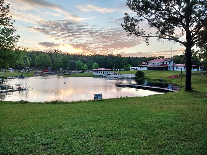 Sunset serenity or morning magic? Either way, this lakeside view at Vortex Spring is better than any meditation app you'll find on your phone. Photo credit: Tiffany Reynolds