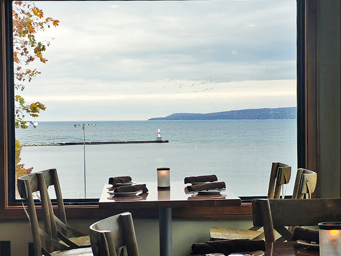 A view to dine for! Who needs TV when you've got front-row seats to nature's own blockbuster? Pass the popcorn... er, breadsticks!
